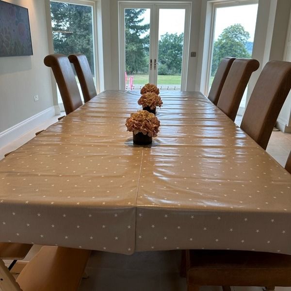 Centre Seam Wipeable Tablecloth